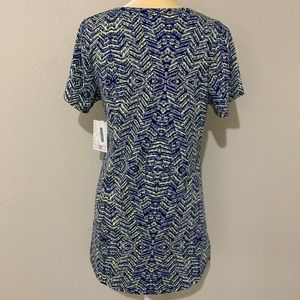 LuLaRoe | Tops | Lularoe Classic T Shirt Sz Medium | Poshmark